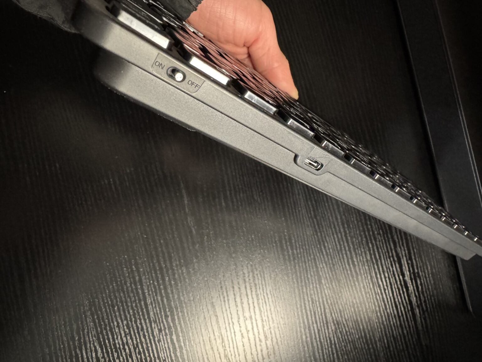 iClever DK02 ワイヤレスキーボードレビュー【デザイン コスパ 】 - すもすぽ